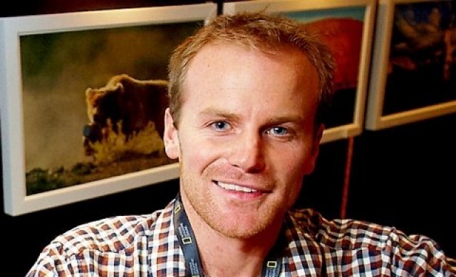 Joe Riis จุดรัก(ษ์)จากภาพ