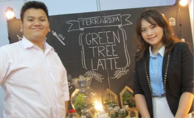 "Green Tree Latte" เสิร์ฟสวนสวย ในขวดแก้ว