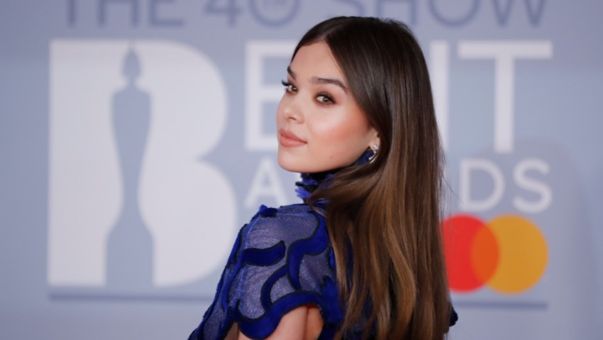 'Half Written Story' ของ ‘เฮลี่ สไตน์เฟลด์’ สาวน้อยมหัศจรรย์ที่ถูกเมิน