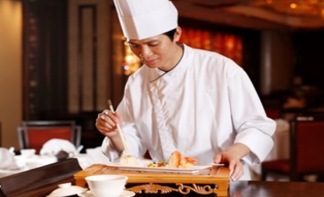 PRESENTS GUEST CHEF POLO LIN