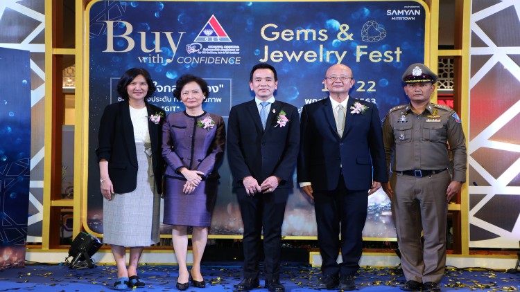 งาน Buy with Confidence Gems & Jewelry Fest “วิบวับใจกลางเมือง”