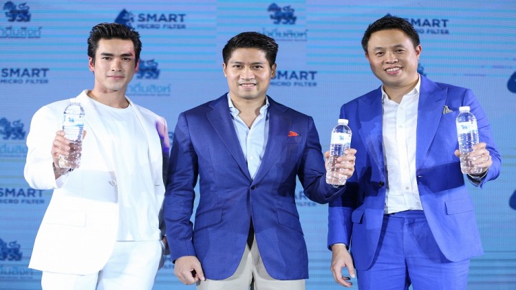 “น้ำดื่มสิงห์ สะอาดใสแบบ Smart Micro Filter”