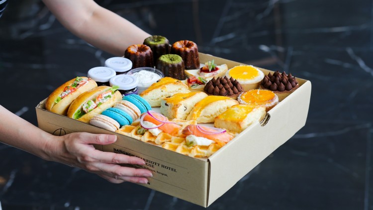 Sweet Treats Box จากโรงแรมแมริออท สุรวงศ์