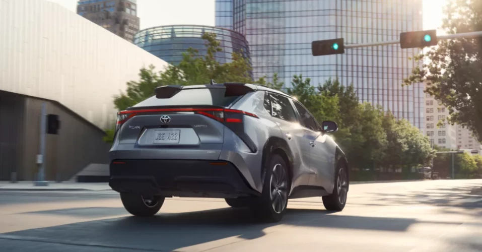 มาแล้ว! โตโยต้า 'อีวี' ส่ง 'bZ4x' ลุยตลาดไทยปีนี้