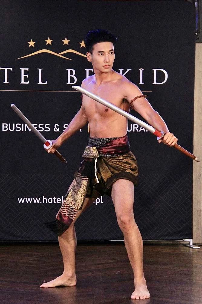 Tonight, send your heart to cheer on "YoYo Thinarupakorn" to grab the ...