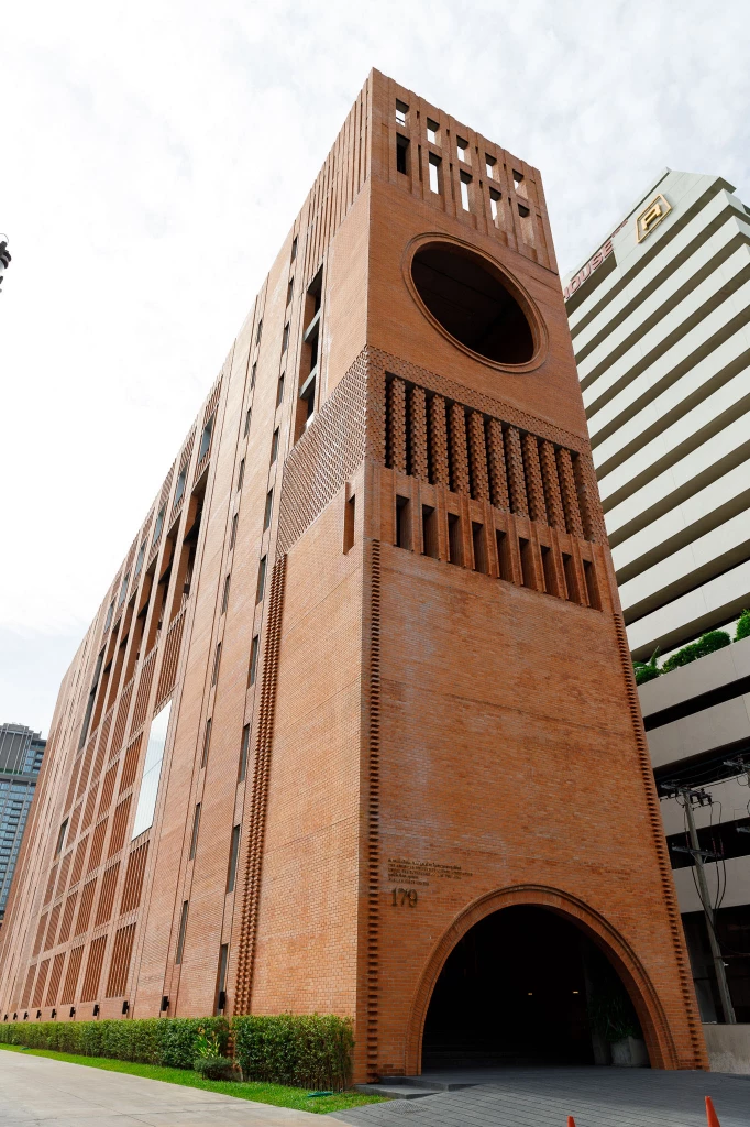 70 ปี AUA สถาบัน "เรียนภาษา" ที่โด่งดังในยุค 90 และหวังครองใจผู้เรียนปัจจุบัน