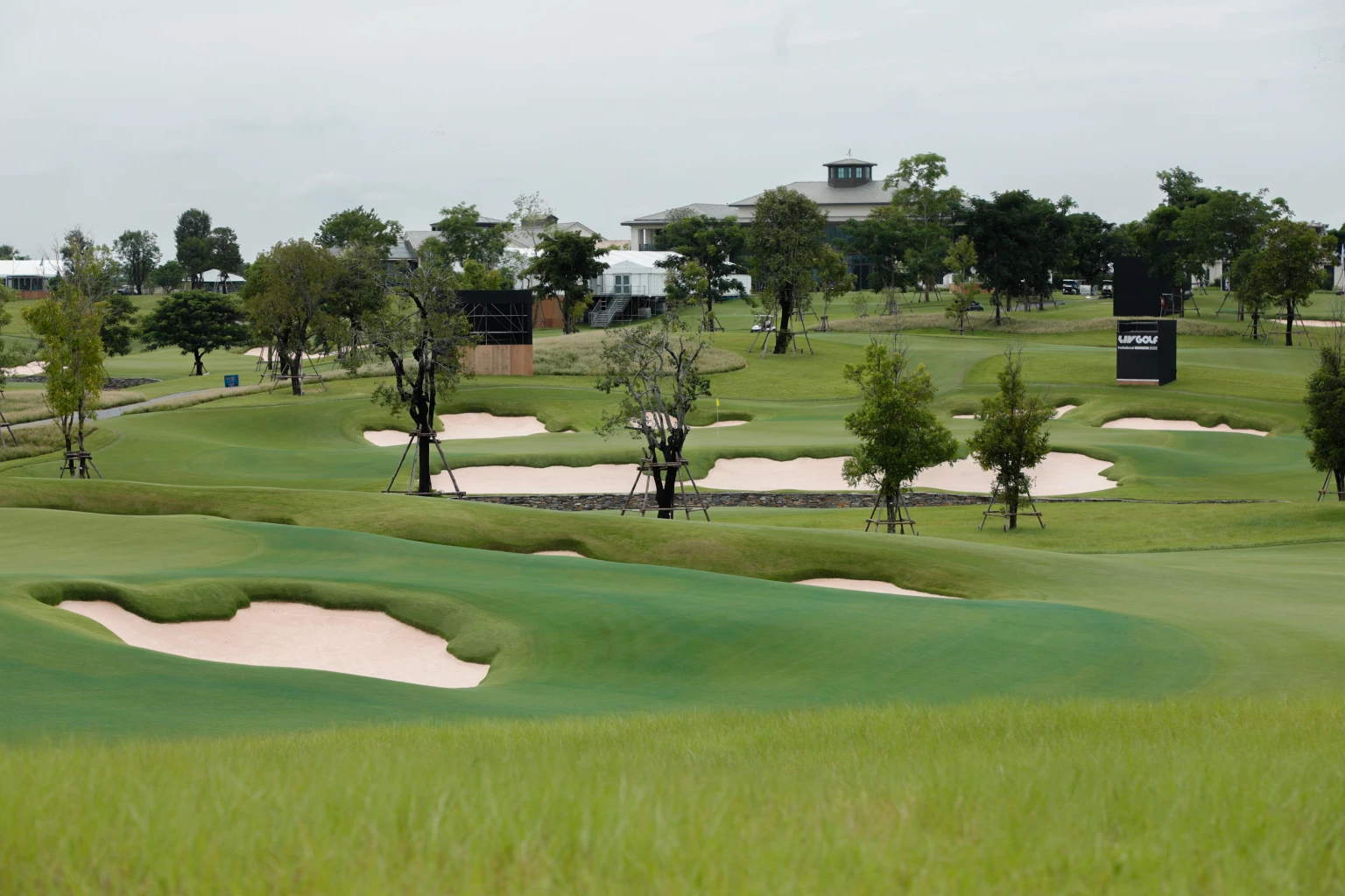 ถอดความคิด “StoneHill” สนามกอล์ฟของ “สารัชถ์ รัตนาวะดี” แห่งอาณาจักร GULF