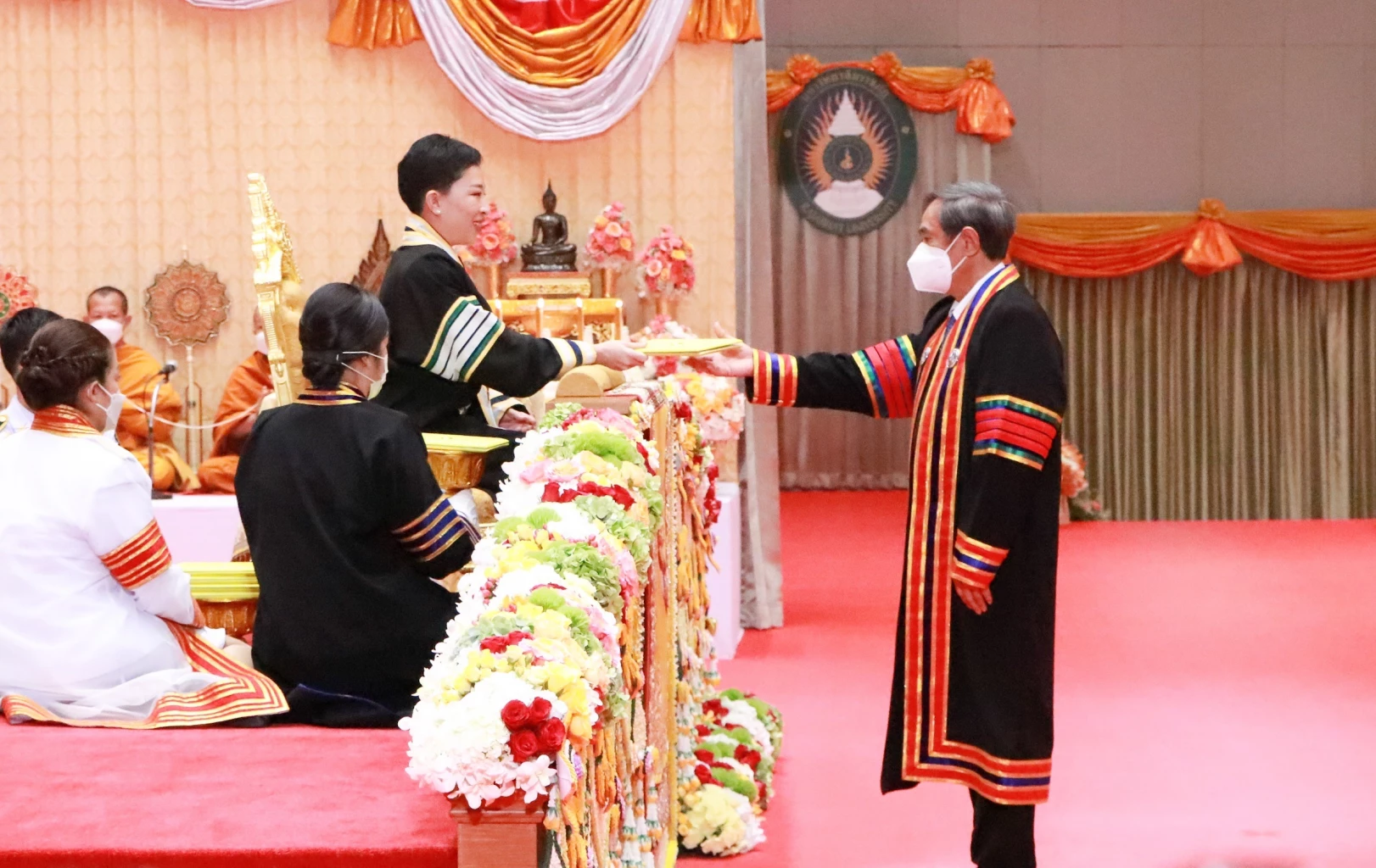 โปรดเกล้าฯ เจ้าฟ้าพัชรกิติยาภาฯ เสด็จแทนพระองค์ พระราชทานปริญญาบัตรแก่บัณฑิตผู้สำเร็จการศึกษา มร