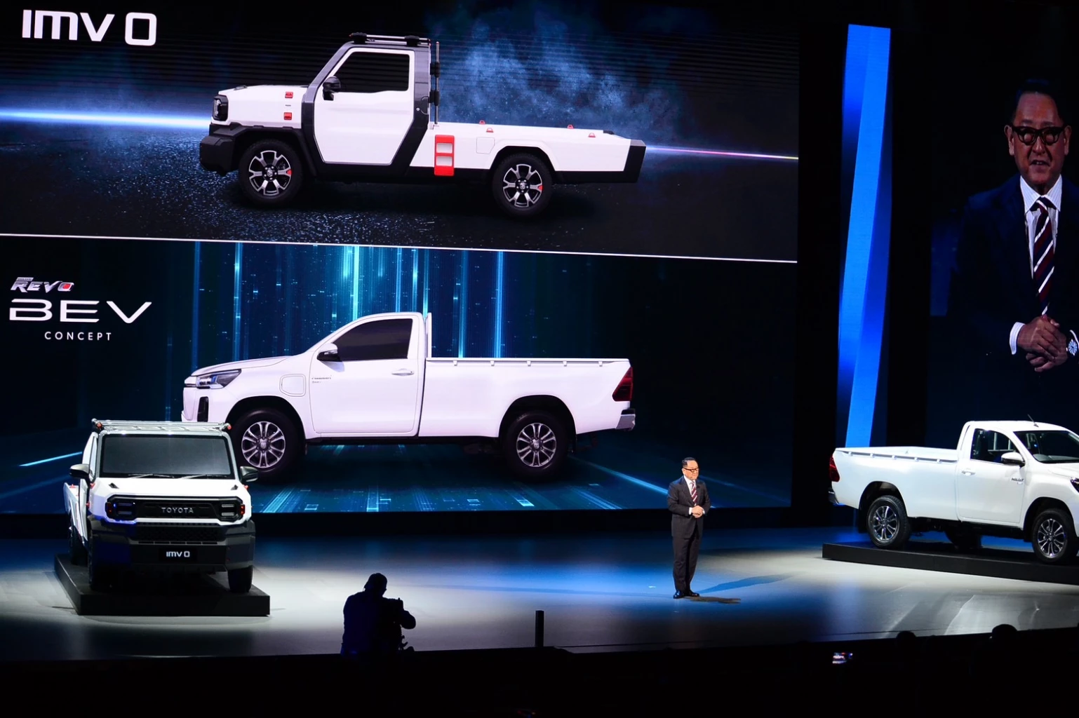 ชมภาพ ต้นแบบ ปิกอัพ โตโยต้า IMV 0 และ Hilux BEV รอ 1 ปี พร้อมเปิดตัว