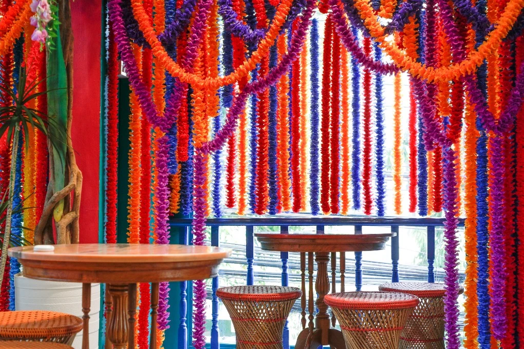 Thongyoy Cafe "ทองย้อย คาเฟ่" ชิมขนมไทยในวังบุปผา