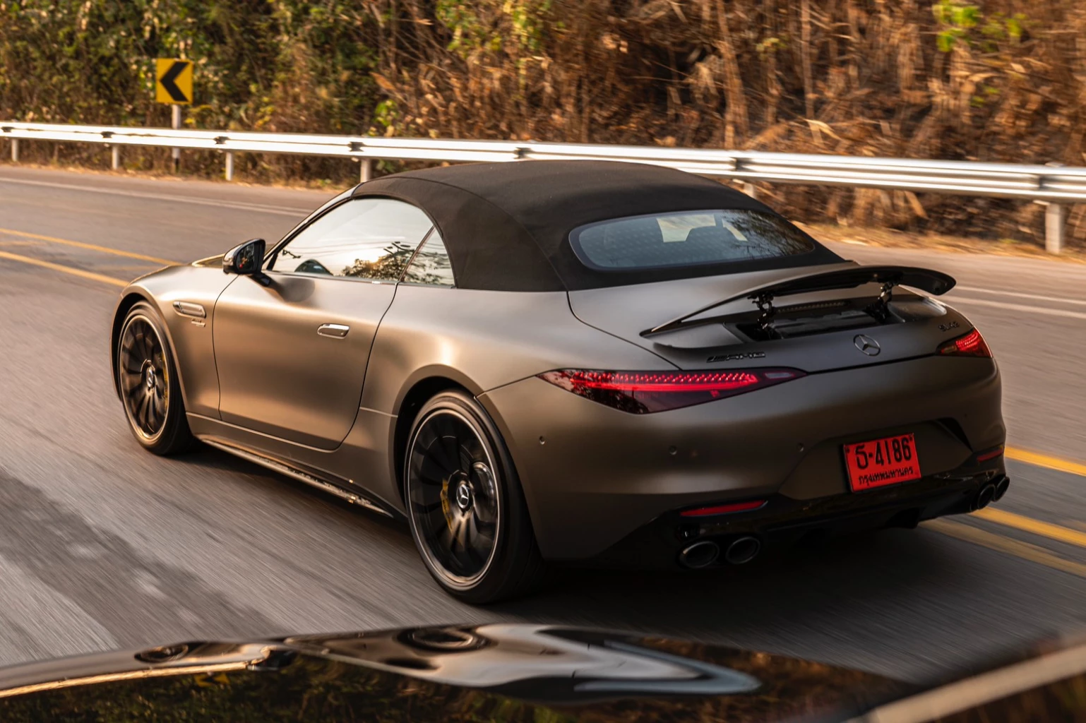 ลองขับ Mercedes-AMG SL43 จัดจ้าน ซุกซน คืนความหนุ่ม เติมความพรีเมียม