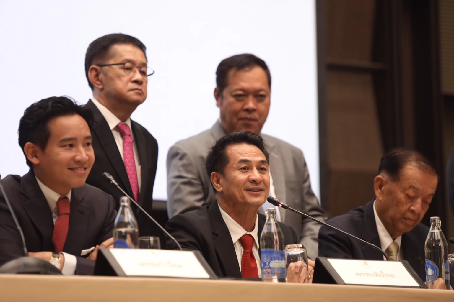 ผนึก 8 พรรค 313 เสียงฟอร์มทีมตั้งรัฐบาล โหวต “พิธา” นายกฯ เซ็น MOU 22 พ.ค.