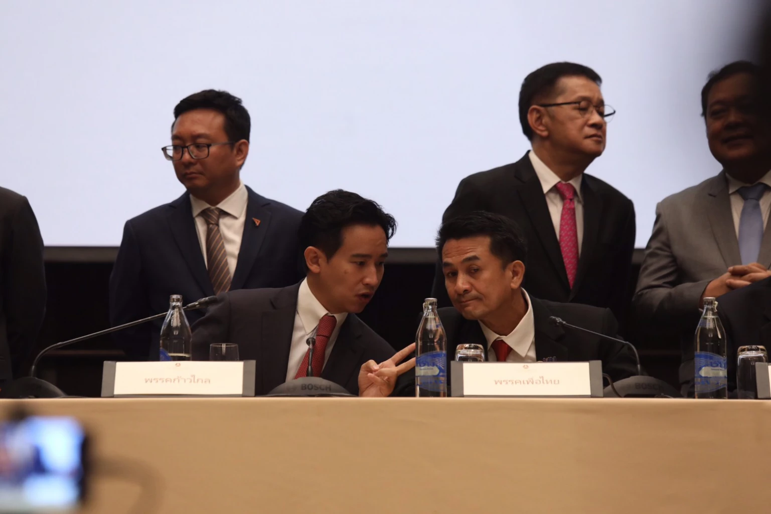 ผนึก 8 พรรค 313 เสียงฟอร์มทีมตั้งรัฐบาล โหวต “พิธา” นายกฯ เซ็น MOU 22 พ.ค.