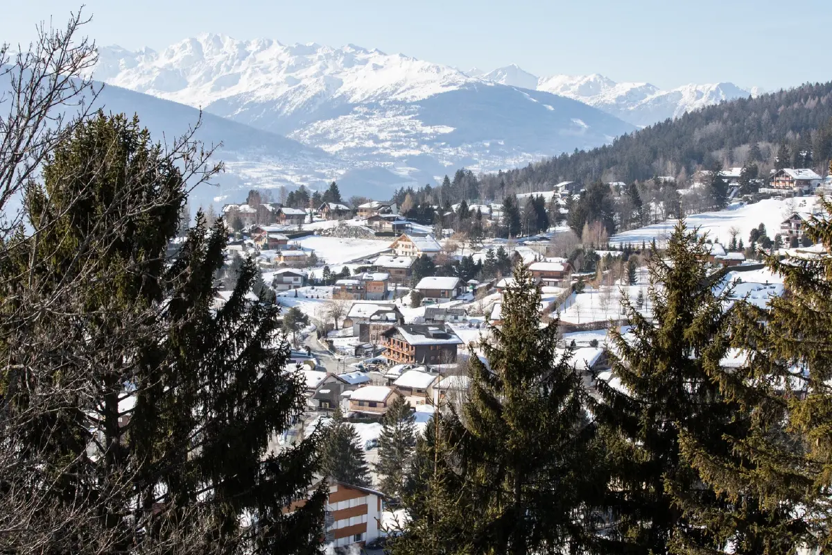 ‘LES ROCHES’ สถาบันการศึกษาบริหารโรงแรม เบอร์ต้นโลกรุกไทย ชี้ท่องเที่ยวโต