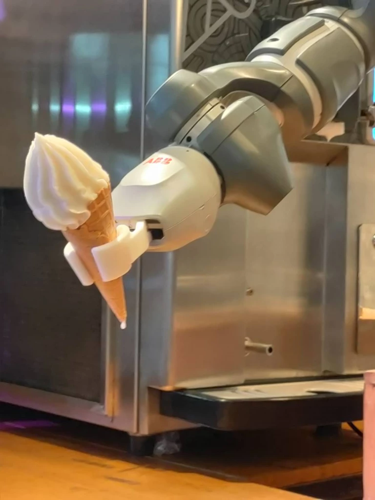 วงการอาหารสะเทือน! "Ice-creme Robot" & "Noodle Robot" โรบอทสายอาชีพของไทย