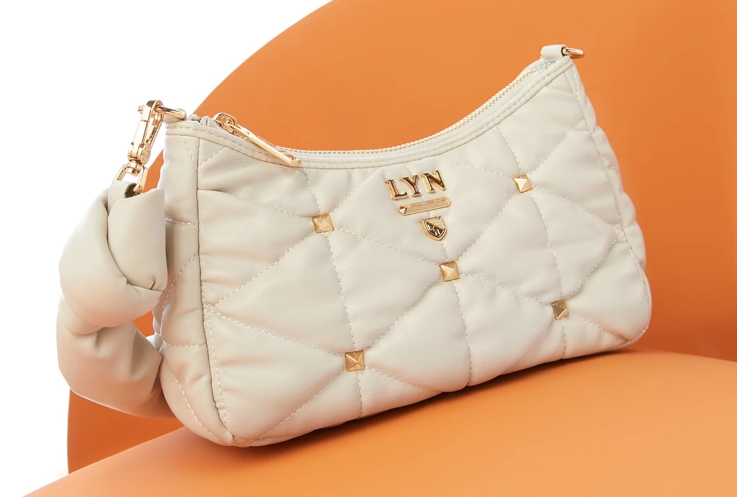 เซ็กซี่ น่าค้นหา 'เจนี่ อัลภาชน์ ณ ป้อมเพชร' เพื่อ LYN คอลเลคชั่น Fall 2023