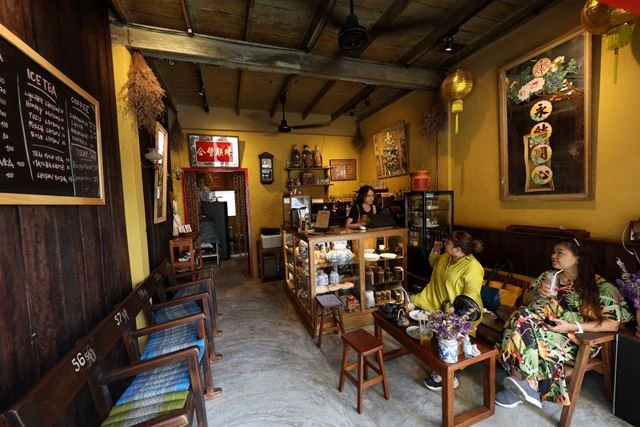 ‘จิบชา’ ชิมขนม ชมตลาดน้อย ที่ ‘Baan Chim Cha’