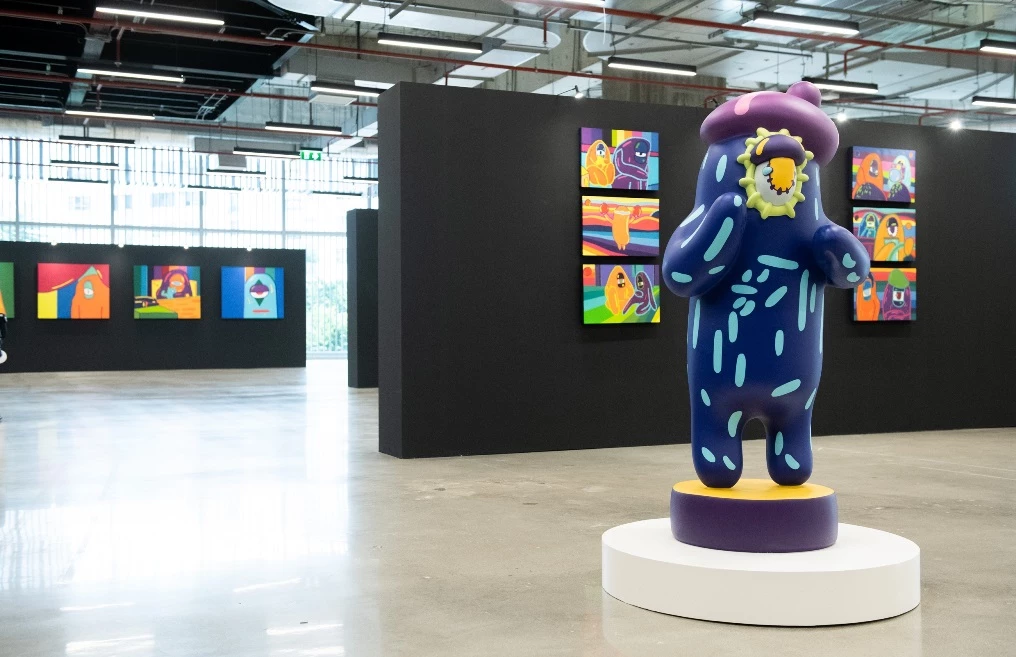 สัมผัส ‘ภาษาไทย’ ที่กลายเป็นงานศิลปะฮีลใจของศิลปินชื่อดัง Teayii (เตยยี่)