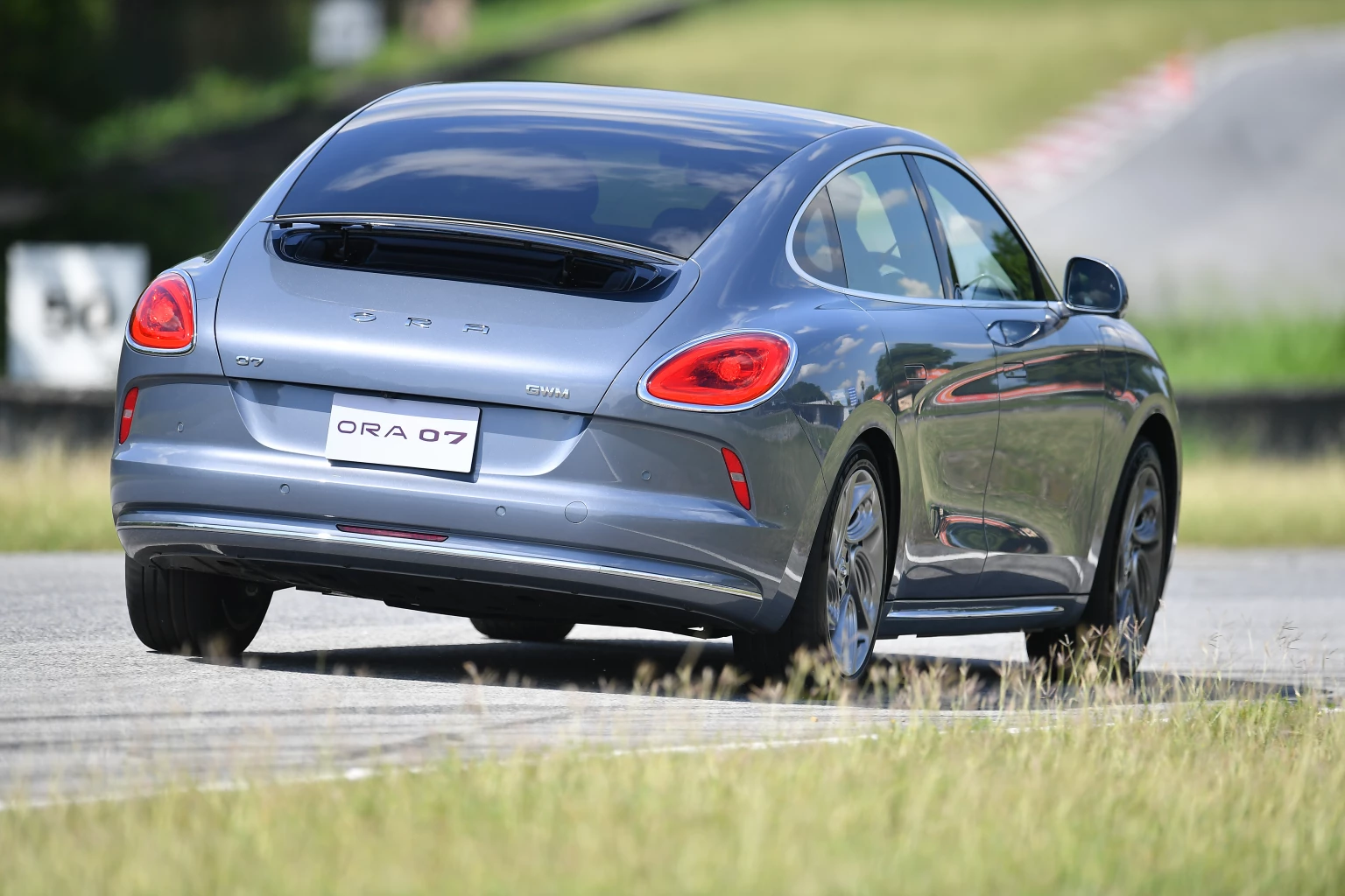 ลองขับ ORA 07 แรงเหลือๆ คุมง่าย แม้ท้ายดื้อไปบ้าง