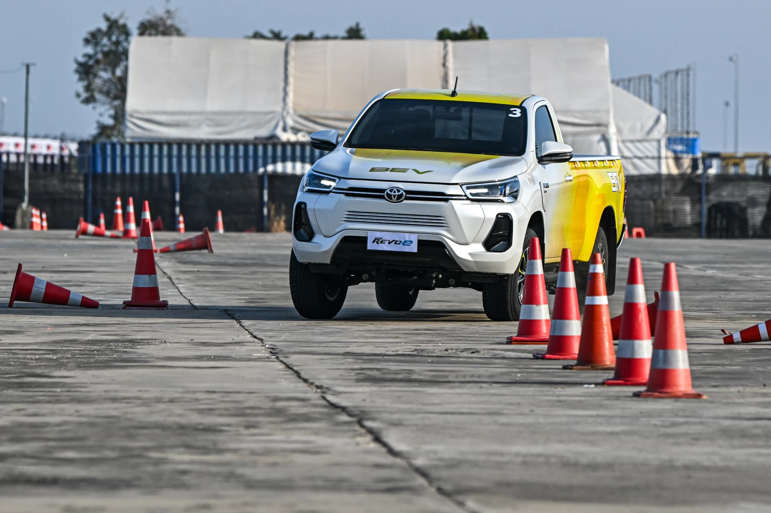 โตโยต้า ลุยยกแผง ปิกอัพ EV-FCEV-Diesel Hybrid