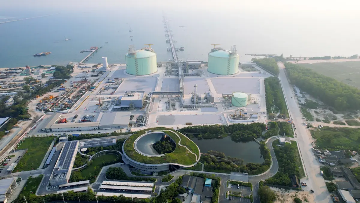 'ปตท.' เตรียมพร้อมประเทศ ฝ่าวิกฤติพลังงาน '20 ปี PTTLNG'