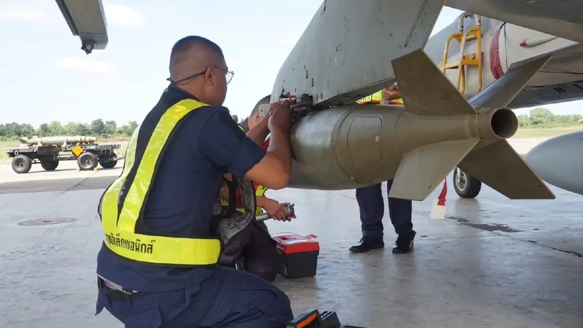 ทอ.โชว์ F-5TH พญาอินทรี พร้อมรบ เสริม ทบ.คุมชายแดนไทย-กัมพูชา