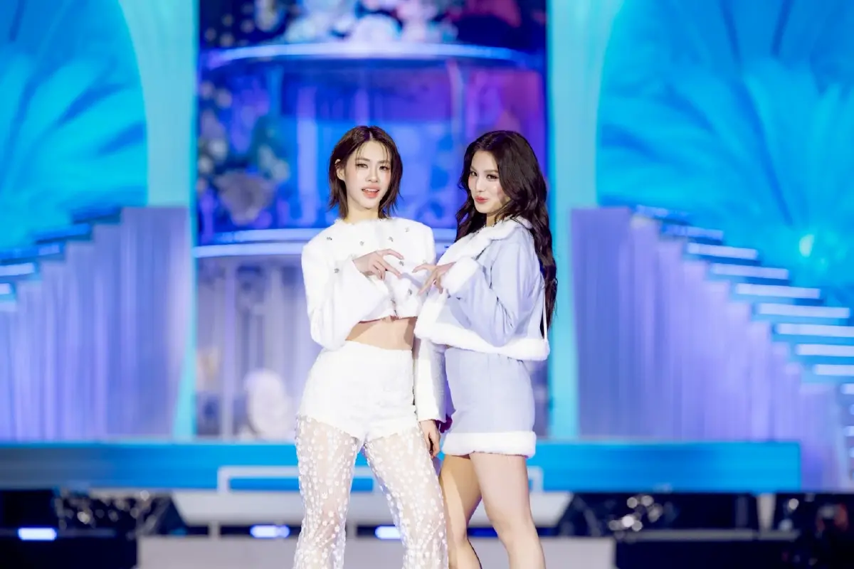 'BLUSH BLOSSOM FAN FEST' 10 สาว 'GMMTV' เสิร์ฟโชว์ 2 วัน ติดเทรนด์โลกอันดับ 1