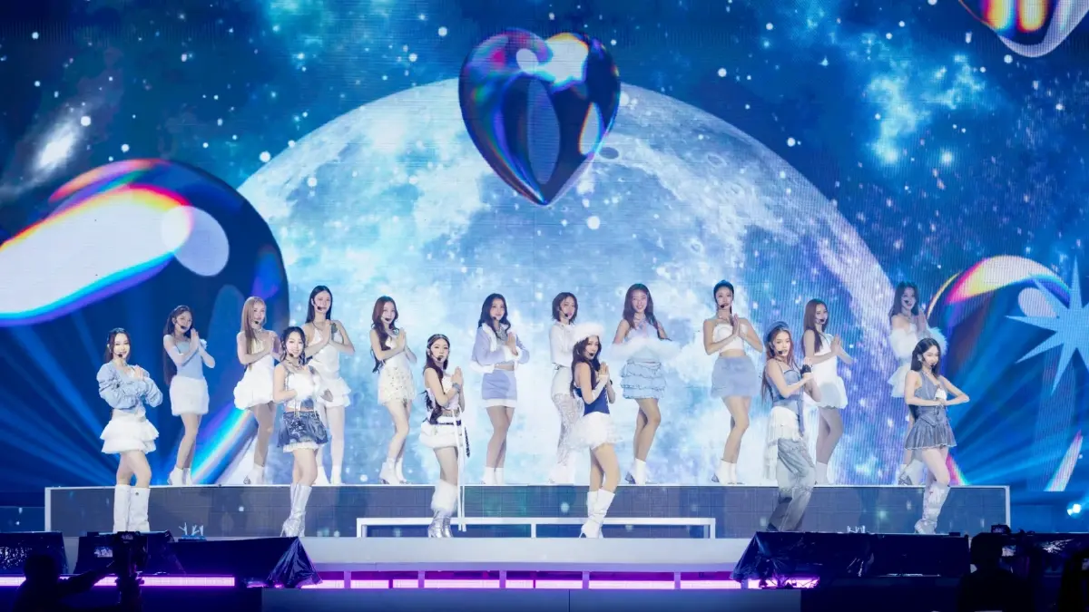 'BLUSH BLOSSOM FAN FEST' 10 สาว 'GMMTV' เสิร์ฟโชว์ 2 วัน ติดเทรนด์โลกอันดับ 1