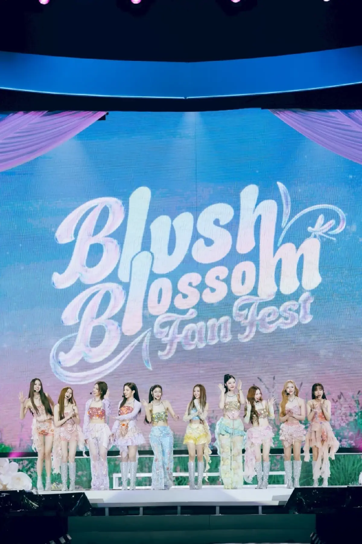 'BLUSH BLOSSOM FAN FEST' 10 สาว 'GMMTV' เสิร์ฟโชว์ 2 วัน ติดเทรนด์โลกอันดับ 1