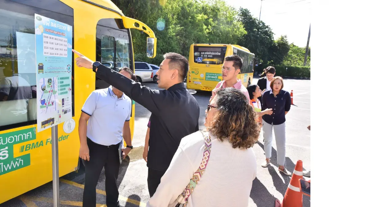 เดินทางฟรี! ดีต่อใจ รถบัสไฟฟ้า ‘BMA Feeder’ กับ 7 เส้นทาง