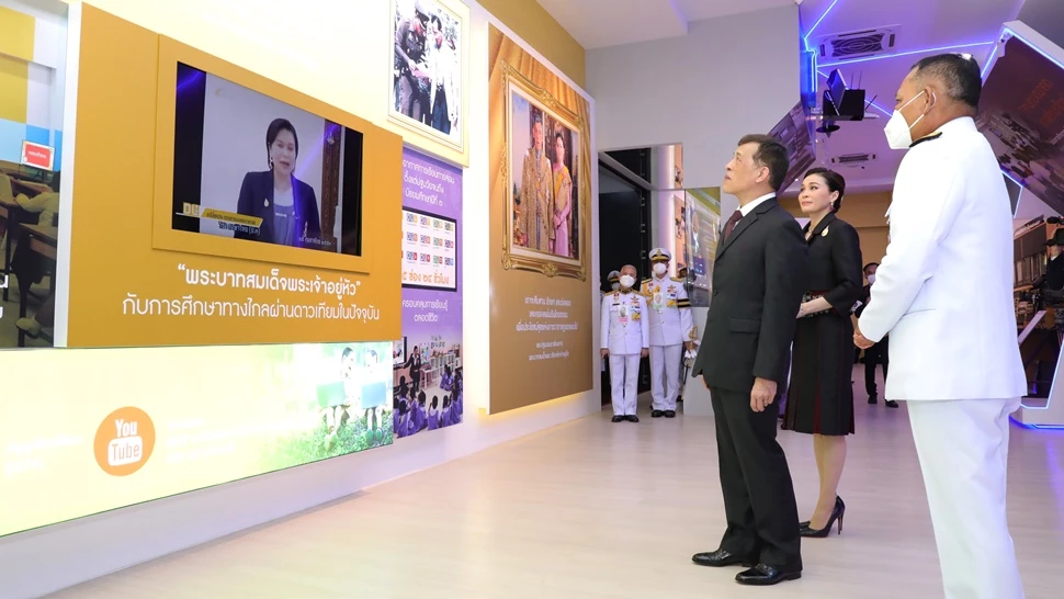 ชมภาพในหลวง พระราชินี ทรงเปิดอาคารสถานีวิทยุโทรทัศน์การศึกษาทางไกลผ่านดาวเทียมแห่งใหม่
