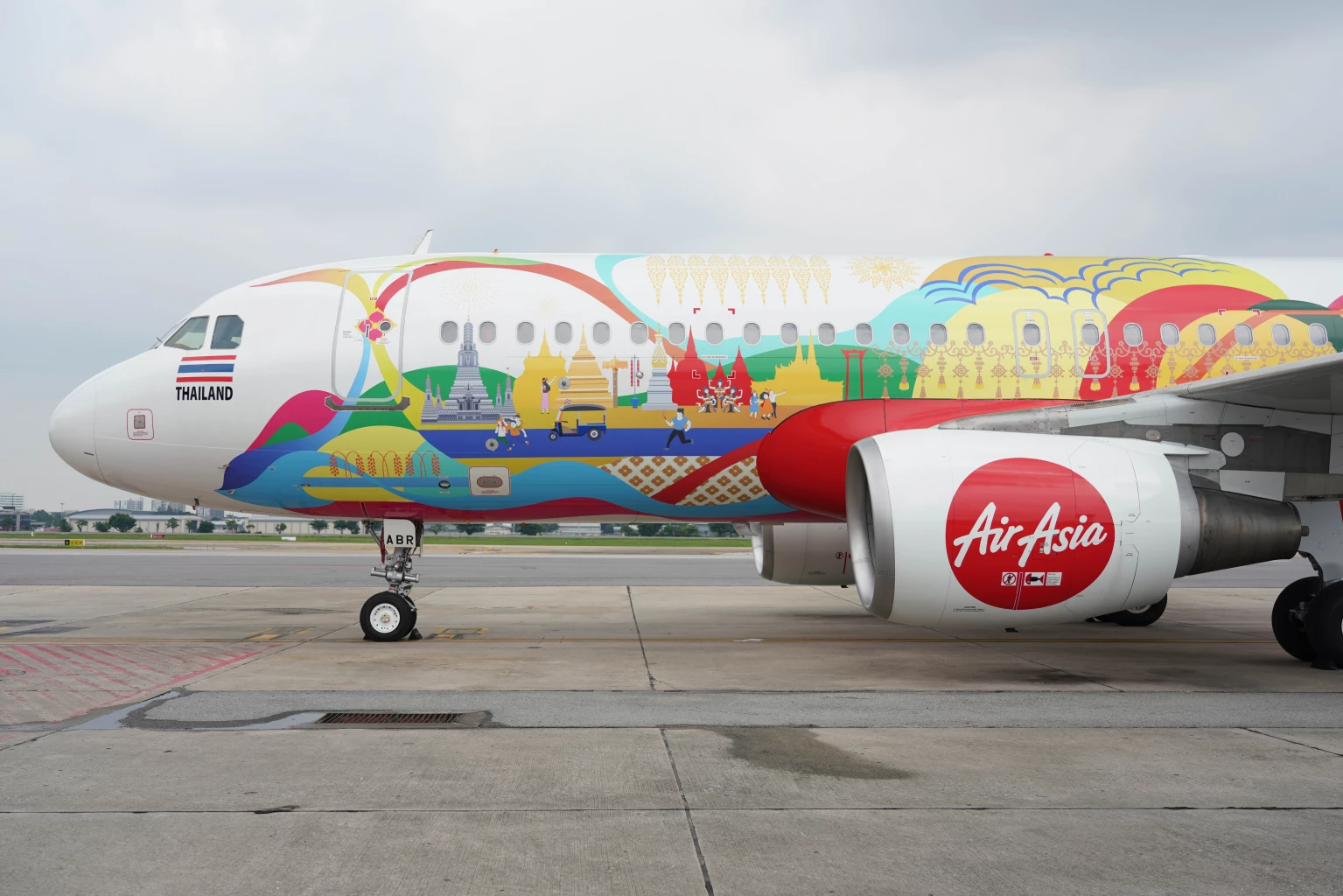 ททท. ผนึก ไทยแอร์เอเชีย เทคออฟเครื่องบินลายใหม่ “Amazing New Chapters”