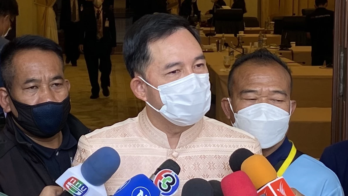 "อิทธิพล" แจง "บ้านใหญ่คุณปลื้ม" ไม่ย้ายหนี "พปชร."