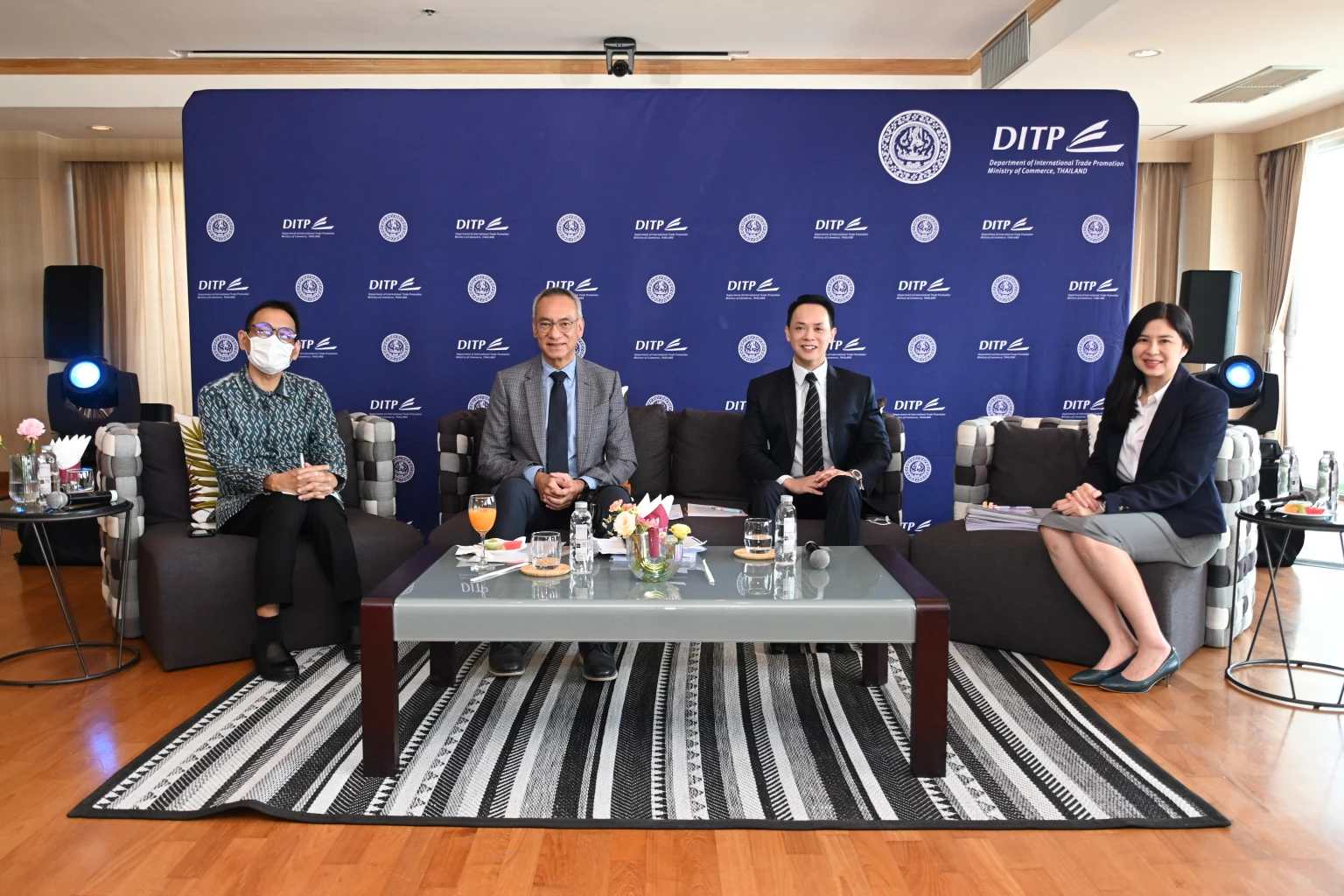 พาณิชย์ เดินหน้า 450 กิจกรรมส่งออก ดันส่งออกปีนี้โตตามเป้า 1-2%