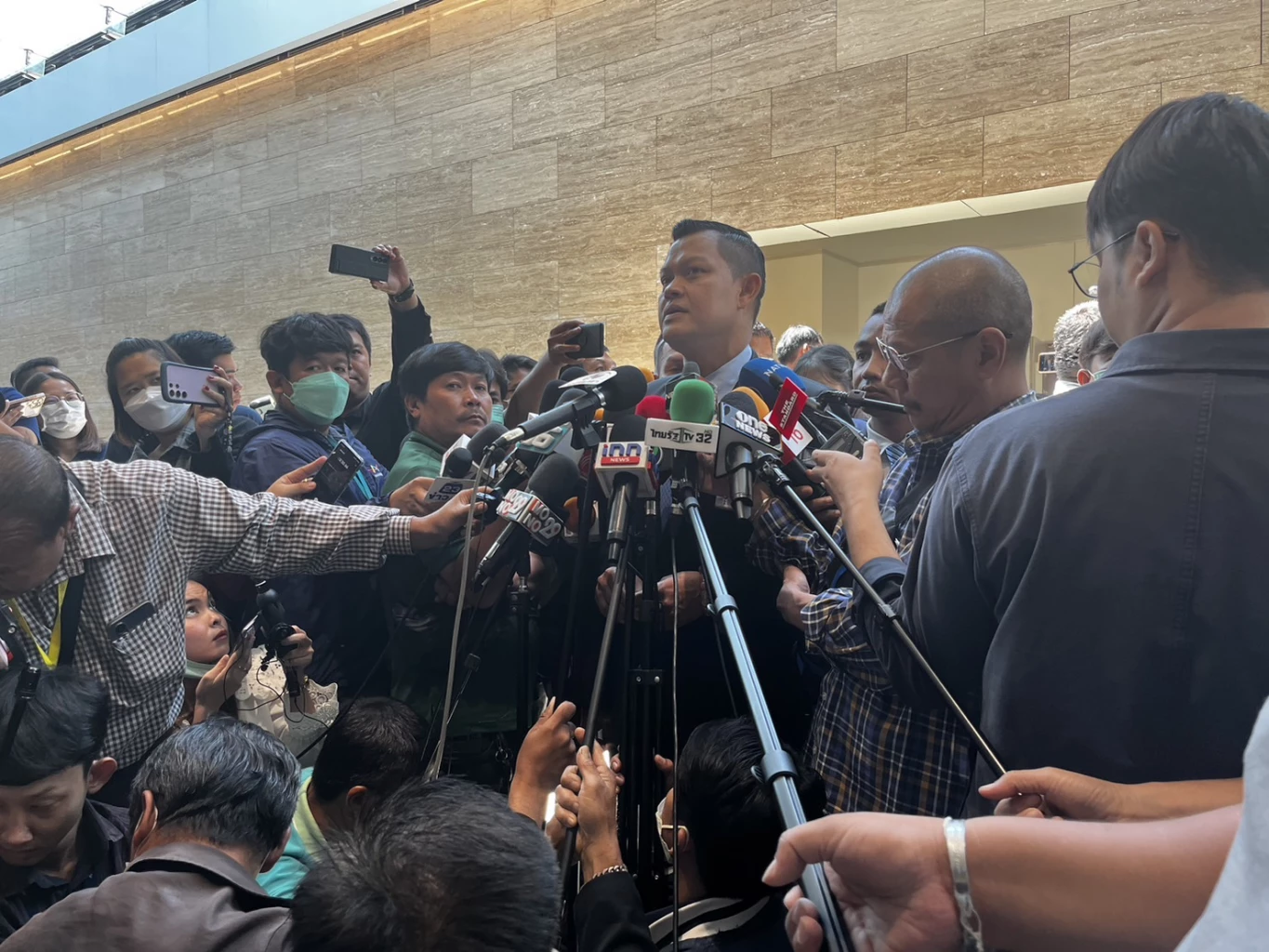 "ธนกร" ให้กำลังใจ 2พรรคแกนนำตัั้งรัฐบาล สอนเส้นทางไม่ได้โรยด้วยกลีบกุหลาบ