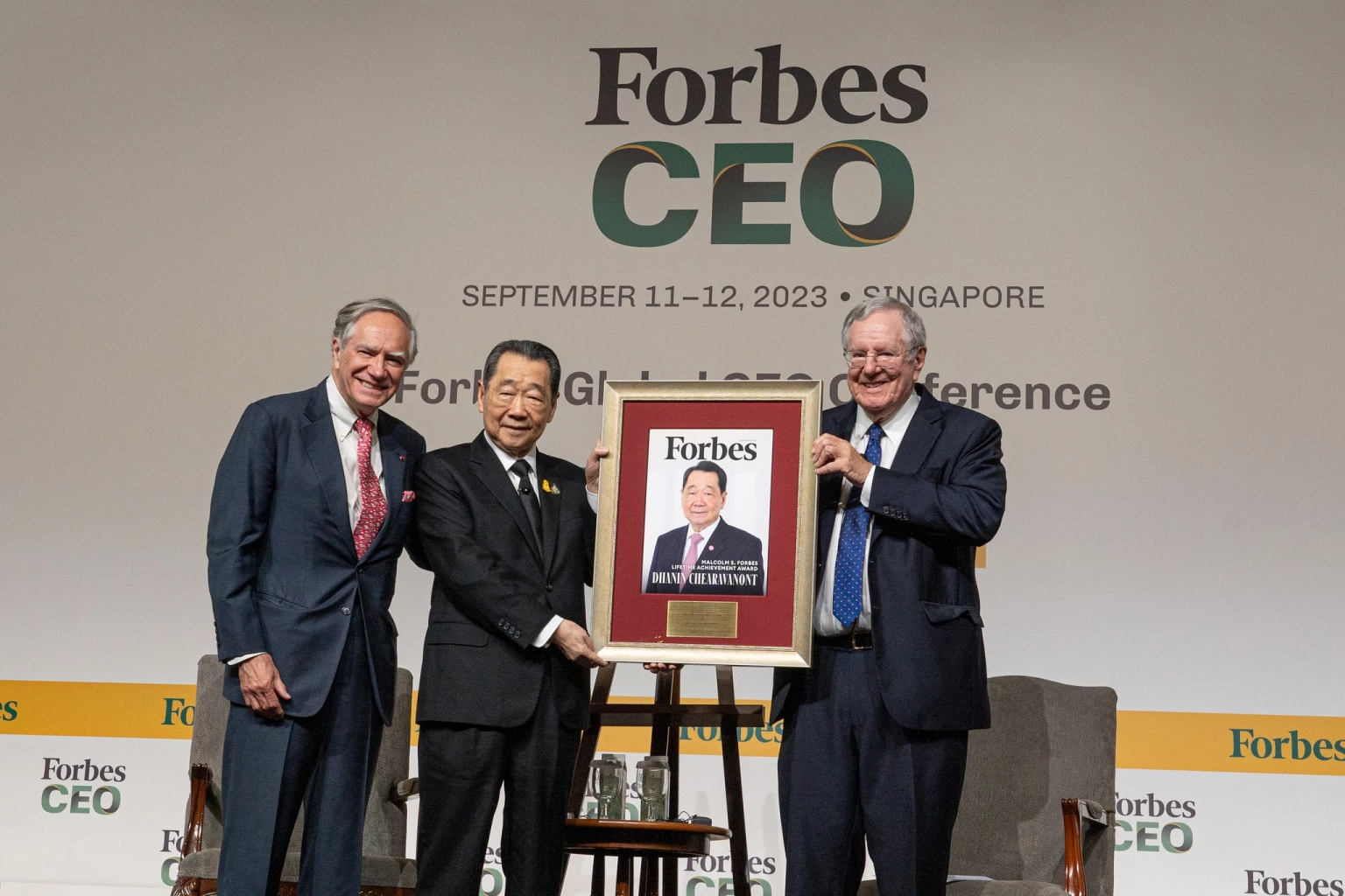 เจ้าสัว ธนินท์ รับรางวัลจาก Forbes "MALCOLM S. FORBES LIFETIME ACHEIVEMENT"