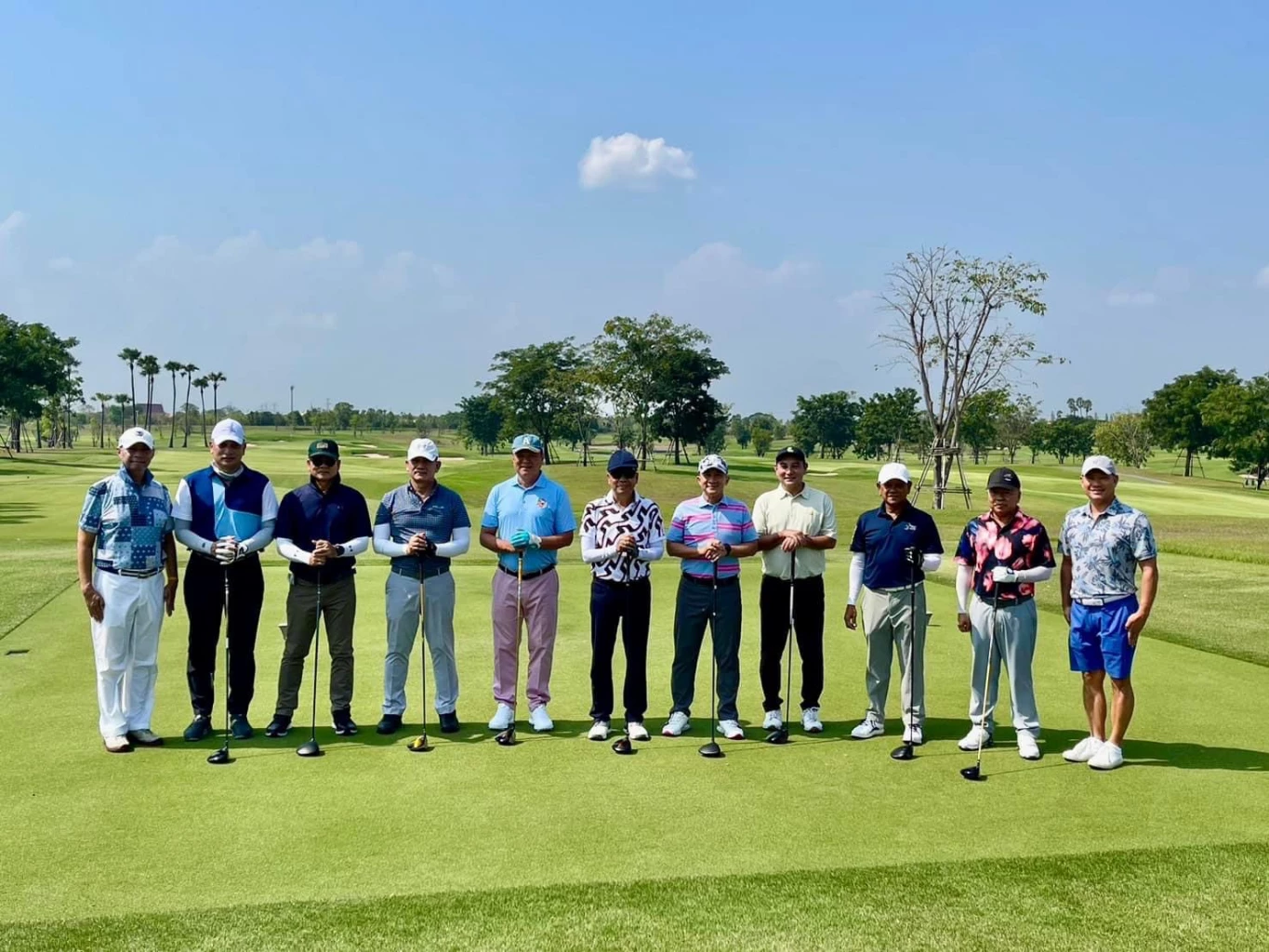 'สุทิน - เสี่ยหนู' คิดการใหญ่ ชวนทีมงาน 'กลาโหม - ผบ.เหล่าทัพ' ตีกอล์ฟ