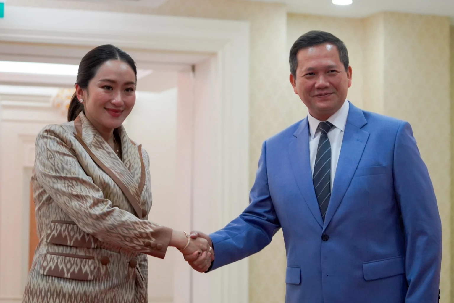 ‘แพทองธาร’ นำทีม พท.พบ 'ฮุนเซน - ฮุนมาเนต' กระชับสัมพันธ์ไทย - กัมพูชา