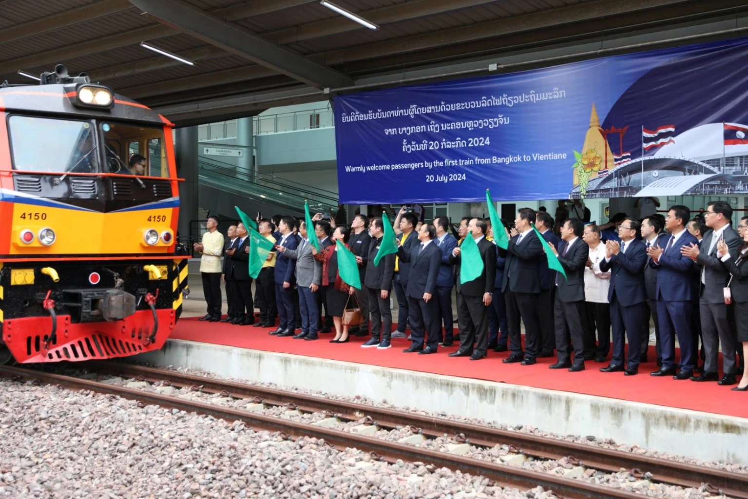 เปิดรถไฟไทย-ลาว เที่ยวปฐมฤกษ์ ‘สุรพงษ์’ คาดผู้โดยสารมากกว่า 2 แสนคนต่อปี