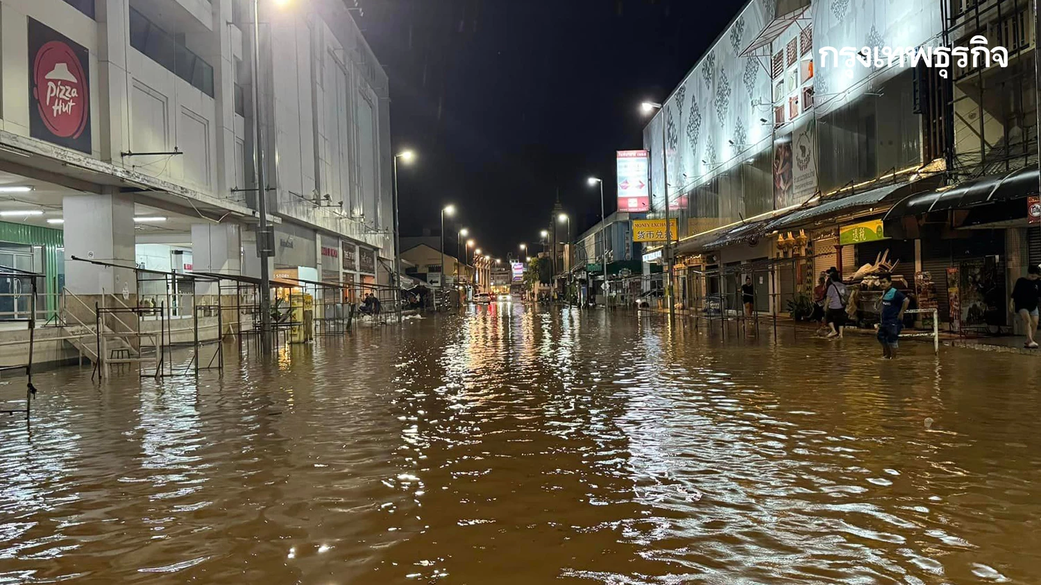 Chiang Mai Under Water: Ping River Overflows, Night Bazaar on Brink of ...
